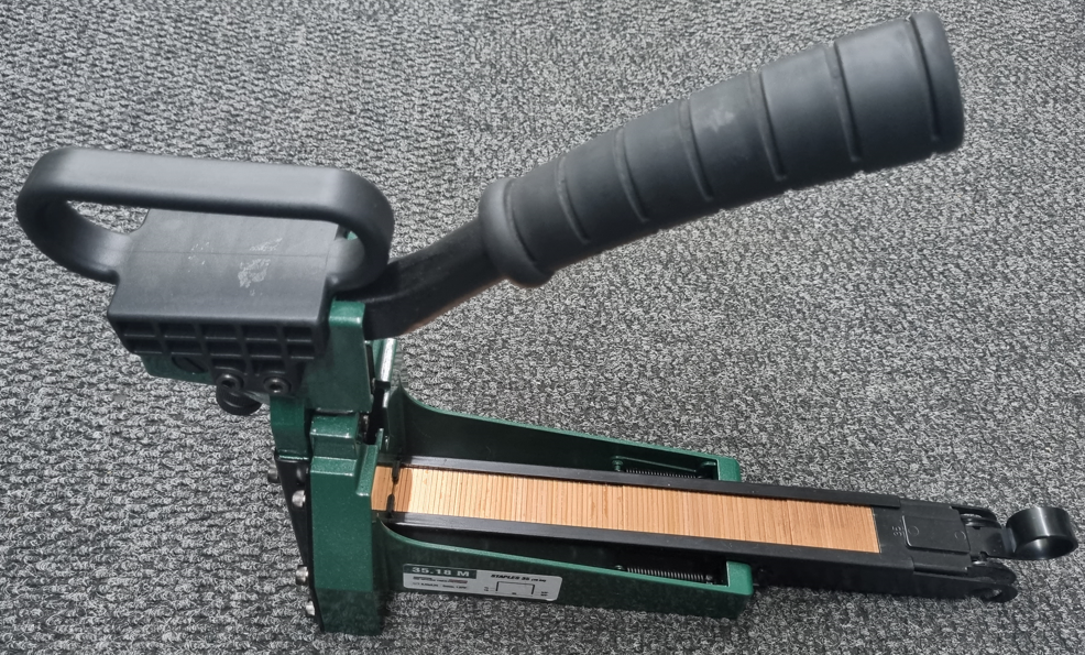 OMER STAPLE GUN 20PC STAPLES Staple Gun - Cash Converters