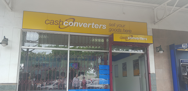 Hallmark Quartz Ladies Gold Watch - Cash Converters