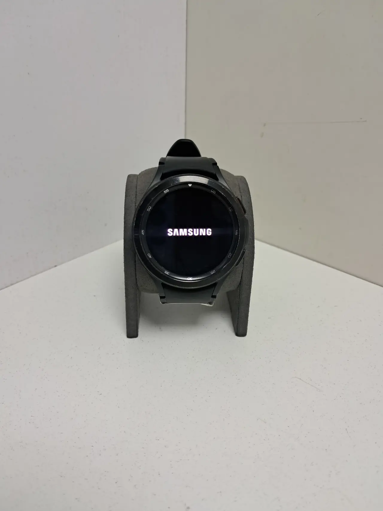 Samsung Galaxy Watch 4 Smartwatch. Black - Cash Converters