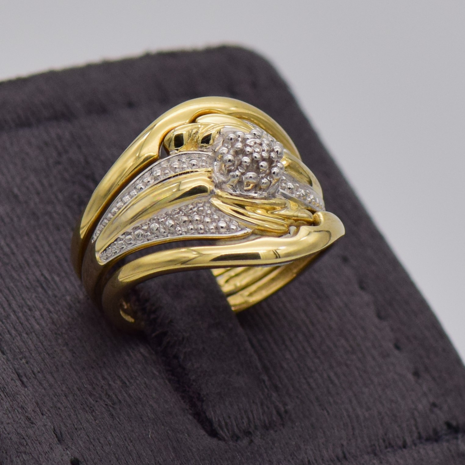 9Ct Yellow Gold Trip-Set Ring - Cash Converters