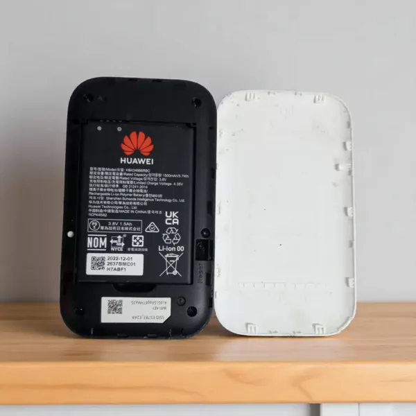 Huawei Mobile Wi-Fi Router Cat 7 (E5783-230A) 300Mbps - Cash Converters