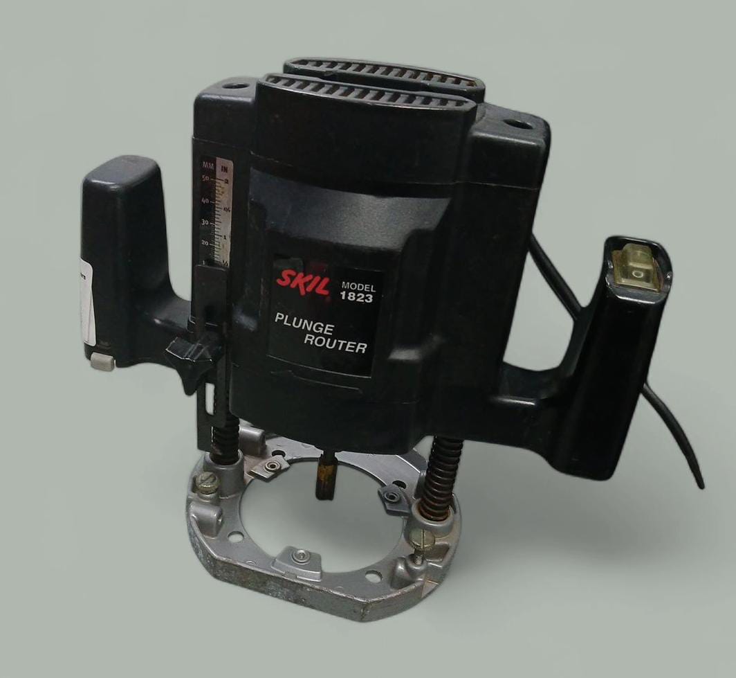 Skil Model 1823 Corded Plunge Router - Cash Converters