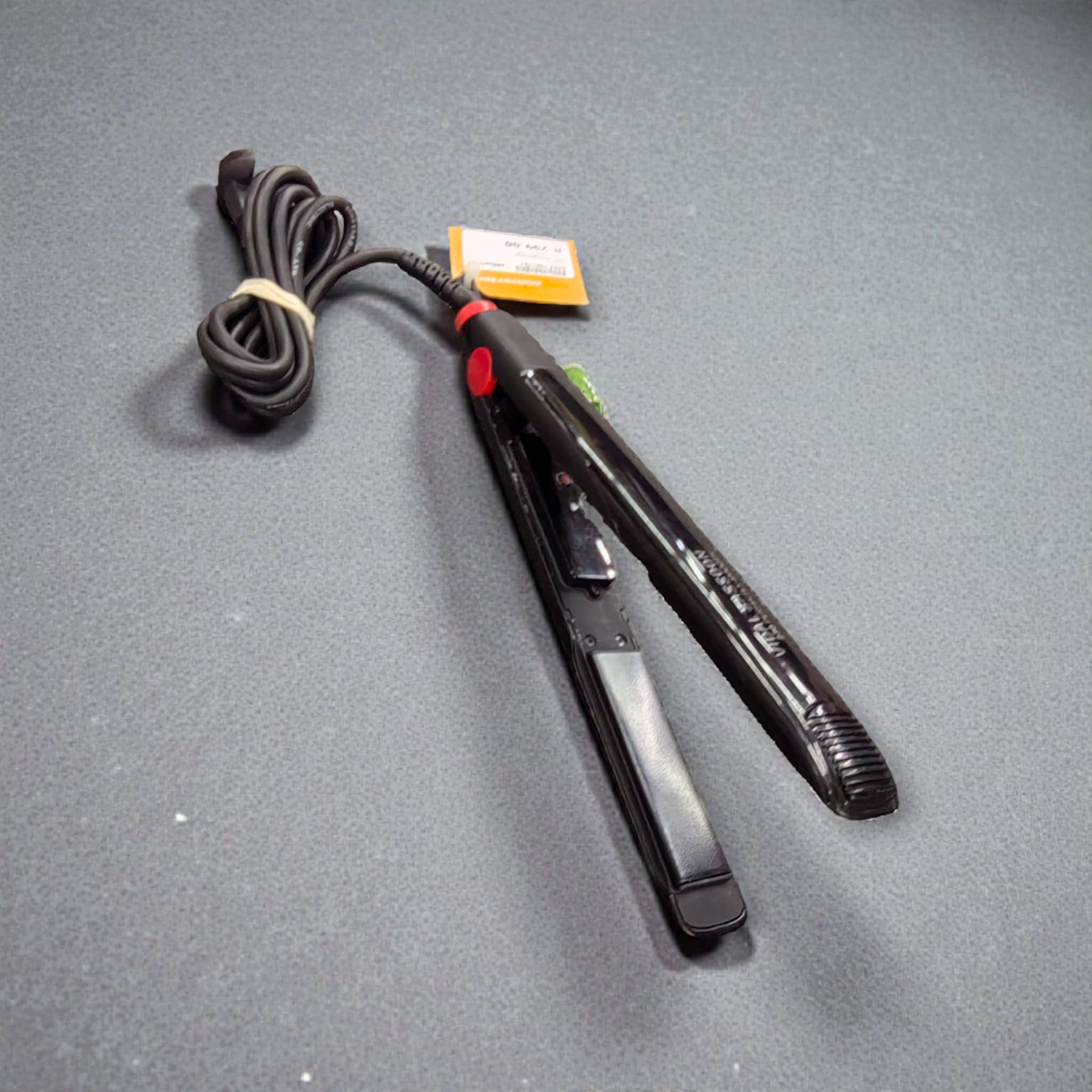 Vidal Sassoon Frizz-Free 230 Straightener | Ionic Technology | 230°C ...