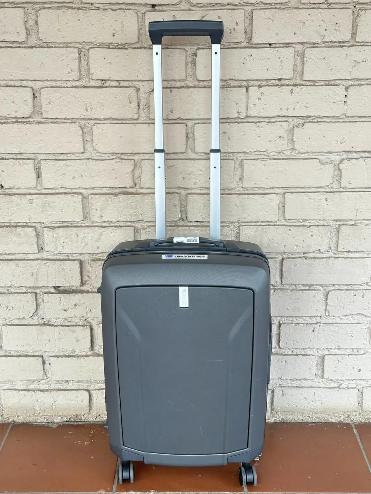 Thule Revolve Wide-Body Carry-On Spinner (Raven Grey) - Cash Converters